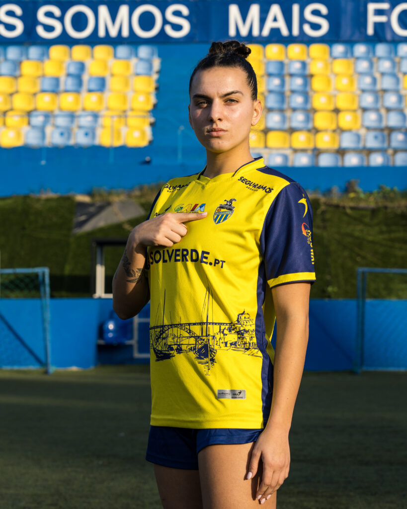 Amanda Cassidy Inks First Professional Deal - NUMBER SEVEN